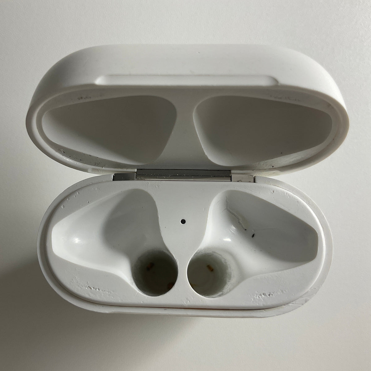Airpods Replacement Charging Case Fair Condition Therightone